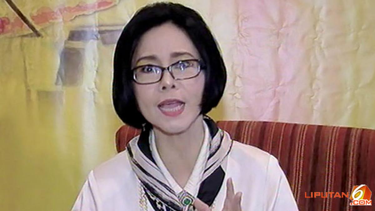 Poppy Dharsono Mau Pindahkan Makam Moerdiono, Keluarga Angkat Bicara ...