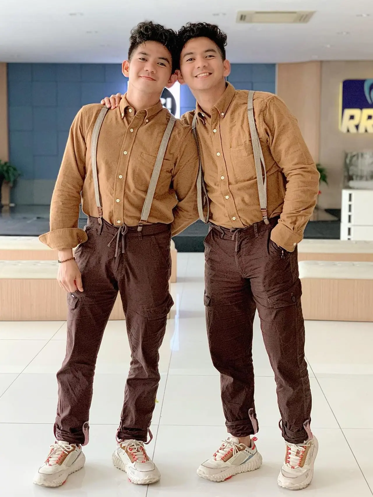 7 Potret Terbaru Rizki dan Ridho D'Academy dengan Rambut Keriting, Curi ...