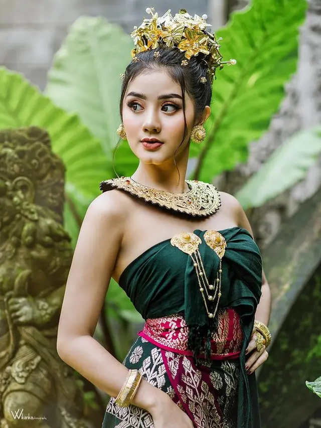 5 Artis ini Tampak Cantik dan Menawan Kenakan Pakaian Adat Bali ...