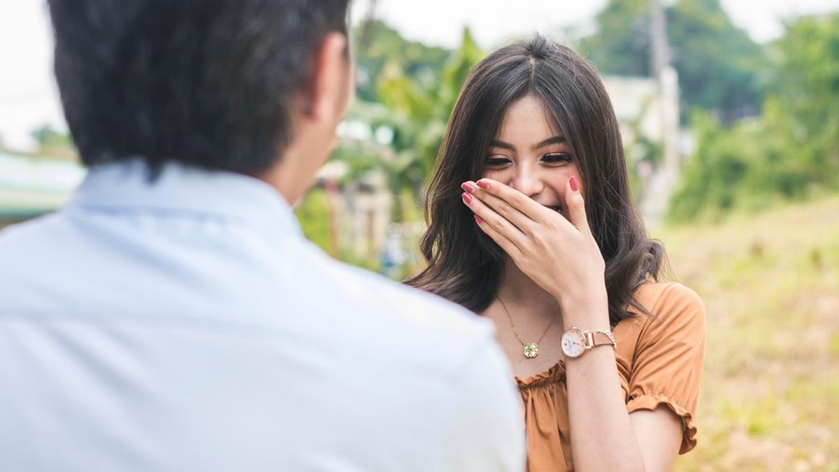 7 Sikap Sederhana Perempuan yang Membuat Pria Jatuh Cinta - Relationship Fimela.com