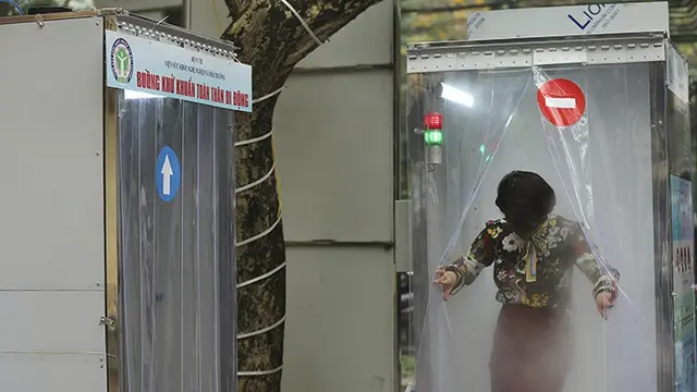 Tekan Penyebaran Covid-19, Vietnam Buat Ruang Disinfeksi Gratis untuk ...