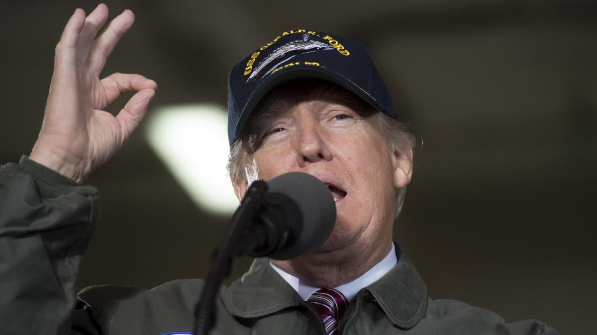 Ini Video Donald Trump Marah dan Lampiaskan Emosi pada Stafnya?
