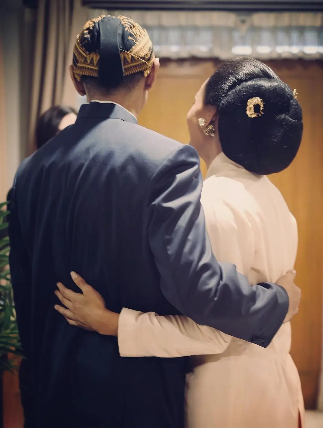 6 Potret Sederhana Adinia Wirasti Jadi Putri Jawa Berkebaya di Momen ...