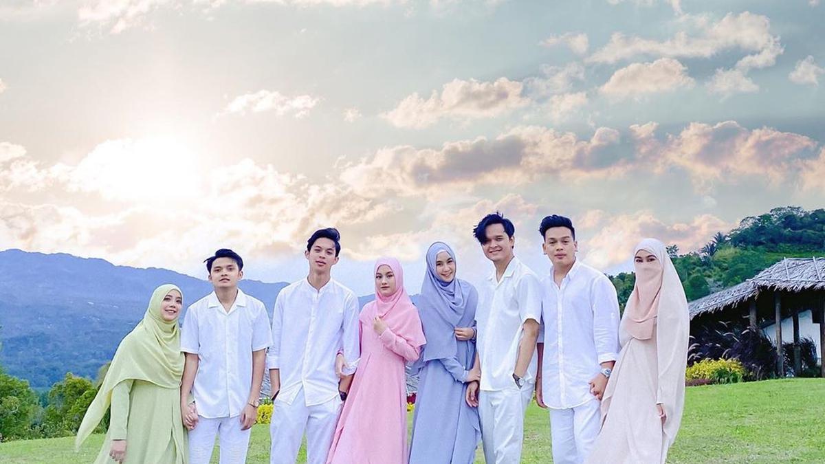 Pertama Kali Trip Bareng, Ini 6 Potret Personel Adam Musik Bersama Istri