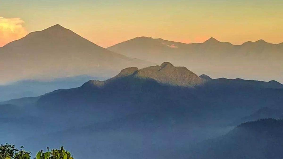 6 Fakta Menarik Gunung Karacak di Garut yang Memiliki Hutan Pinus di ...