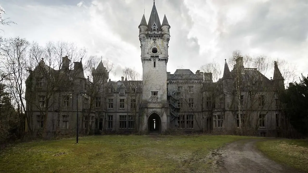 6 Potret Kastil Terbengkalai di Berbagai Negara, Masih Berdiri Kokoh ...