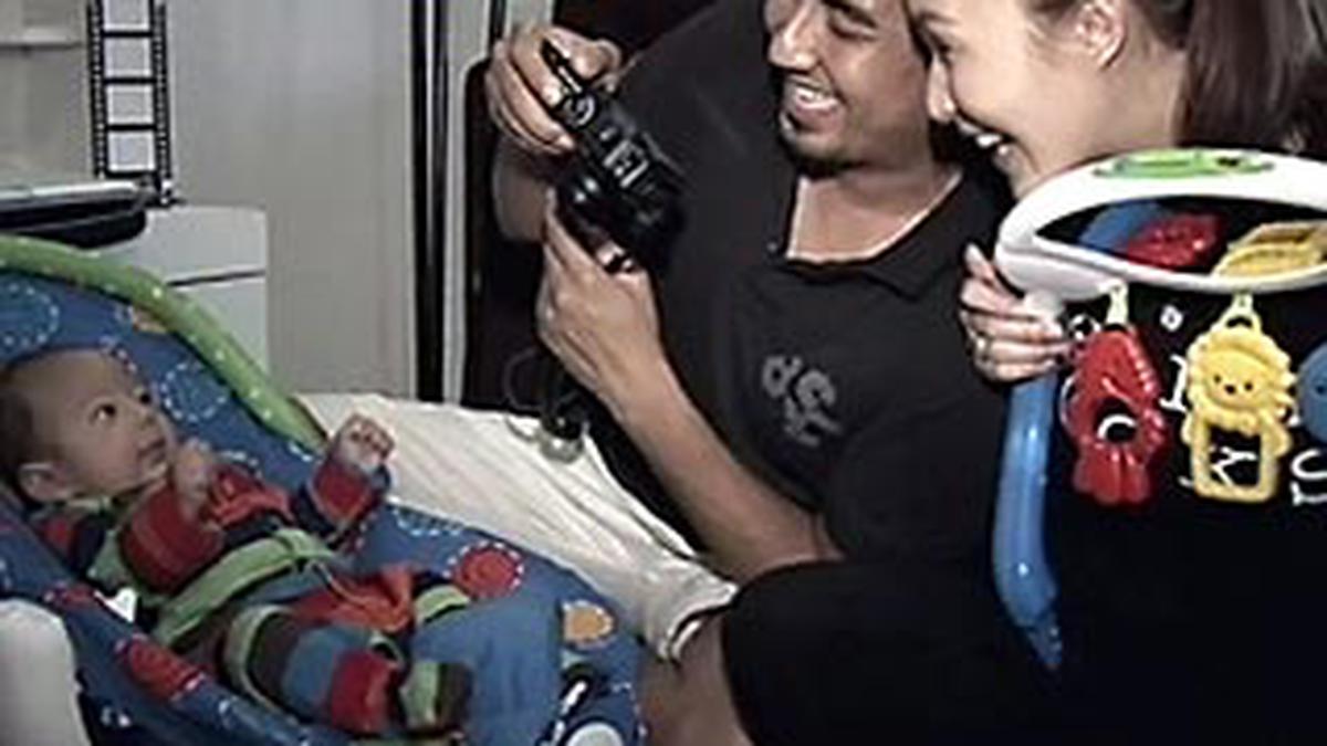 Rio Febrian-Sabria Kompak Ngurus Anak - ShowBiz Liputan6.com