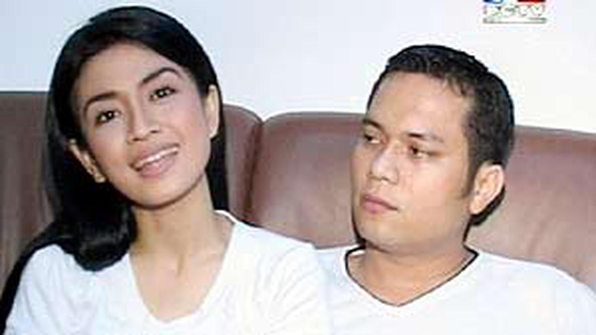 Pernikahan Rahasia Yulia Rahman - ShowBiz Liputan6.com