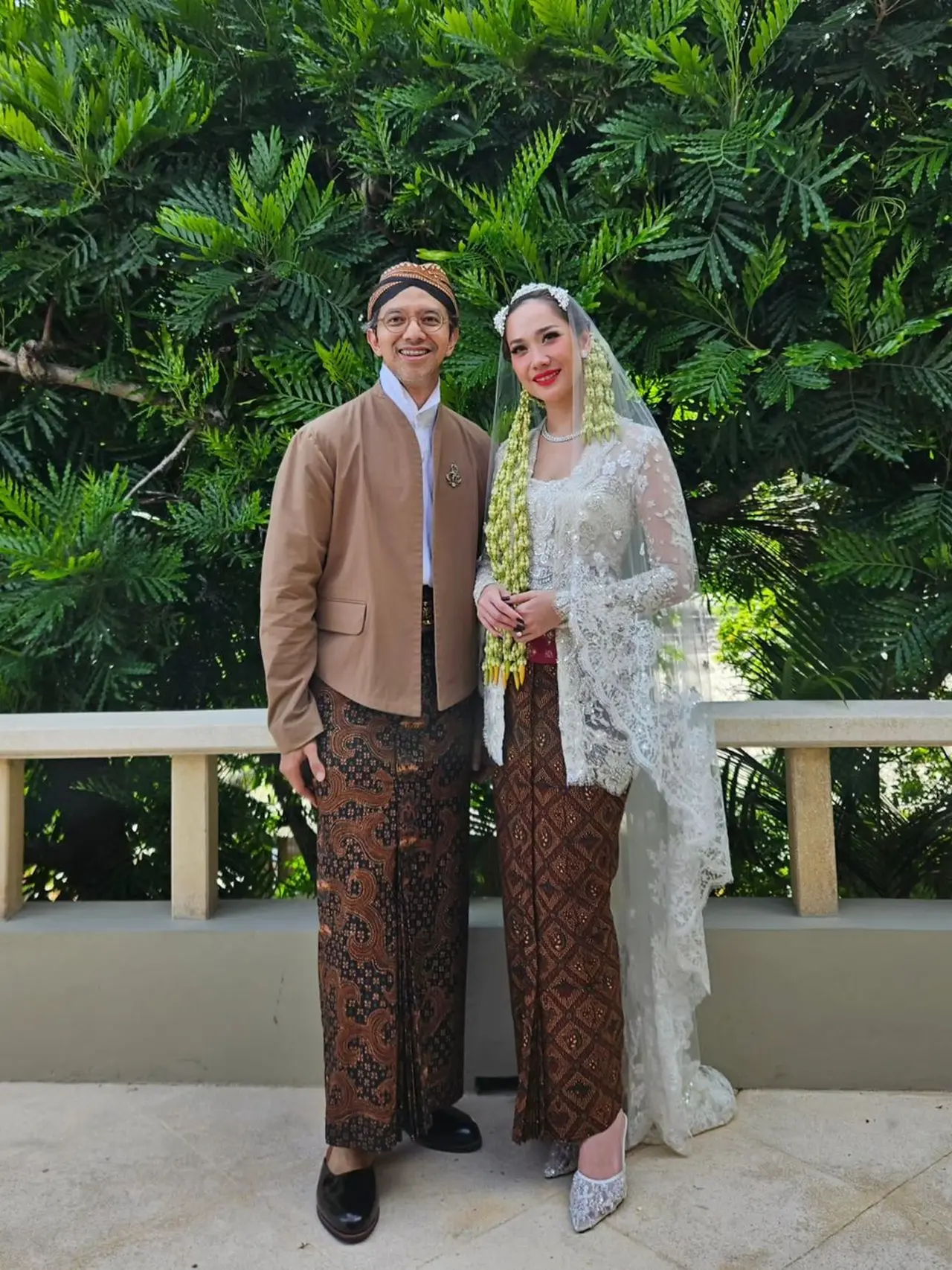BCL Pakai Batik Sogan Sido Mulyo Gaya Solo Saat Nikah, Ada 3 Doa Indah buat Istri Tiko ...