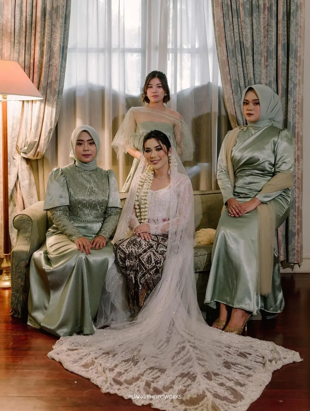 6 Parade Busana Bridesmaid Pernikahan Selebriti, dari Bridesmaid ...