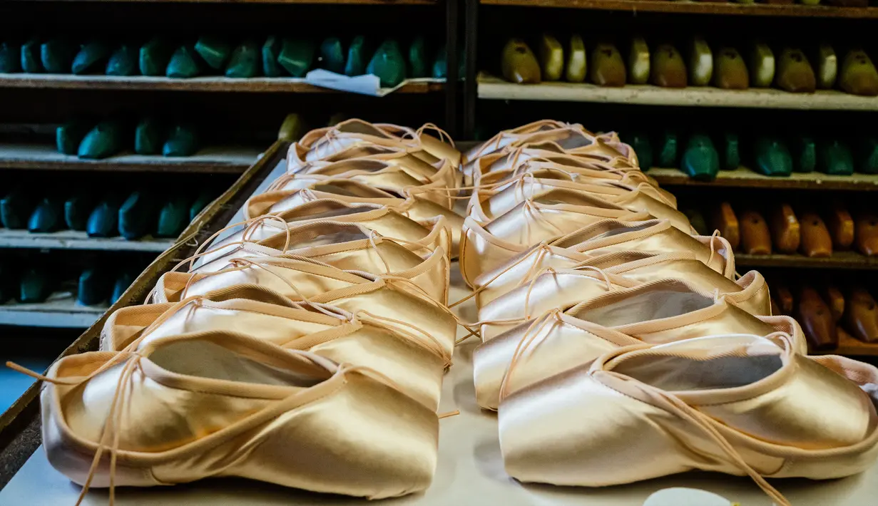 FOTO: Melihat Pembuatan Sepatu Balet Legendaris di Rusia - Foto ...