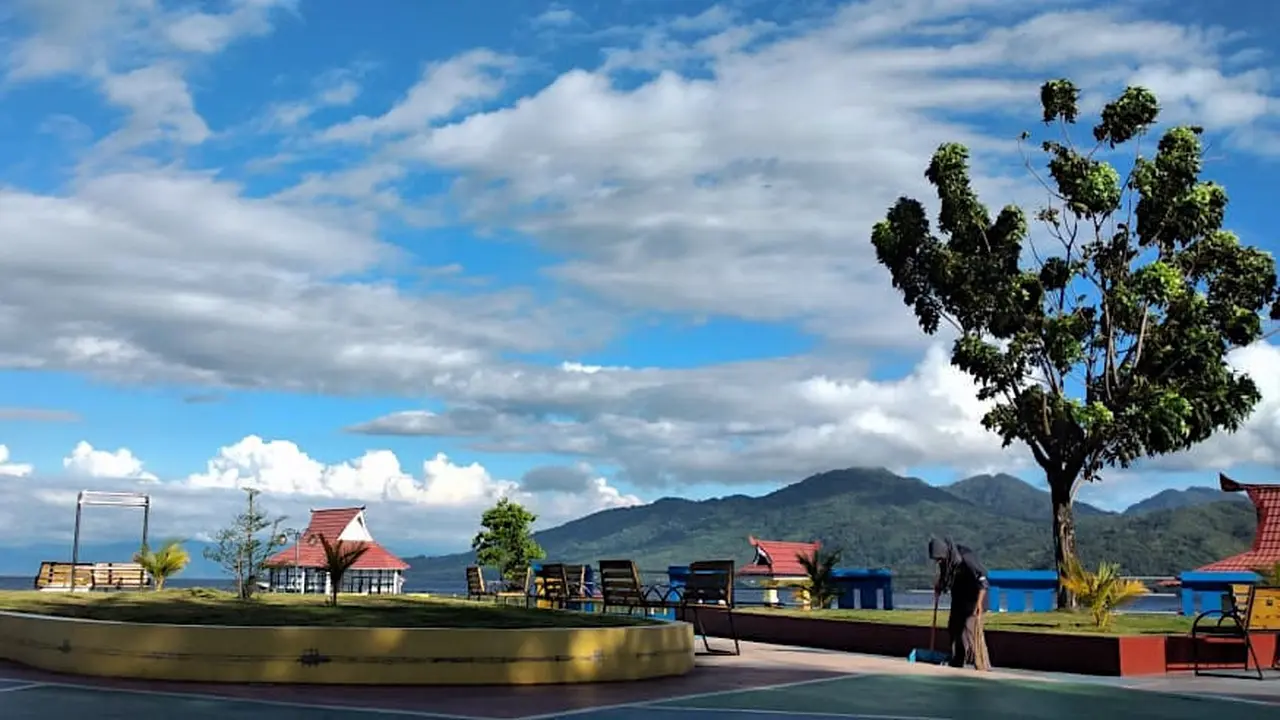 Jelang Ramadan, Warga Ternate Penuhi Destinasi Wisata Pantai - Islami ...