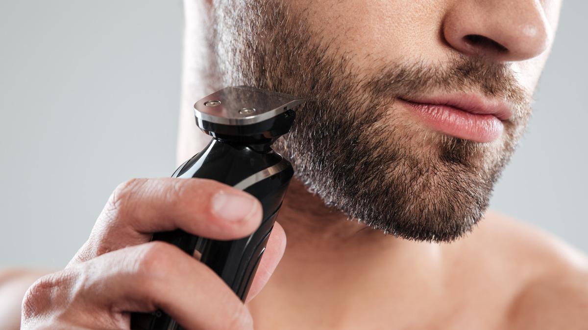 How to Trim a Beard With a Razor and Scissors at Home
