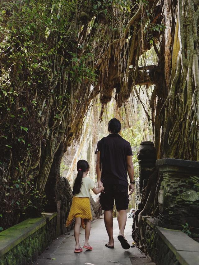 Jarang Tersorot, Ini 7 Potret Kebersamaan Dimas Djay dengan Sang Putri ...