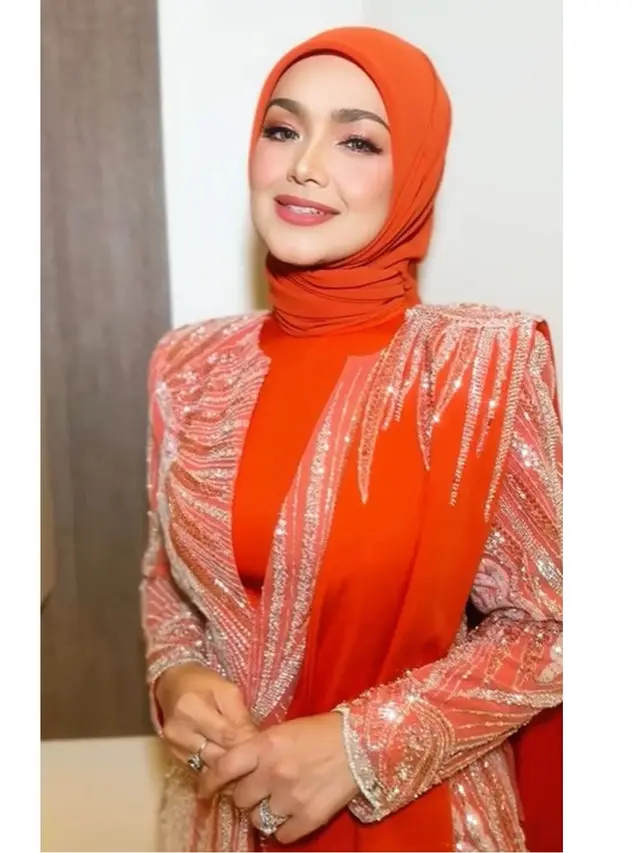 6 Potret Elegan Siti Nurhaliza dalam Balutan Blazer Berkilau di ...