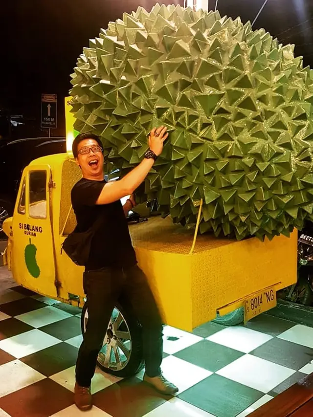 7 Potret Terbaru Joe Sandy The Master, Masih Single di Usia 46 Tahun ...