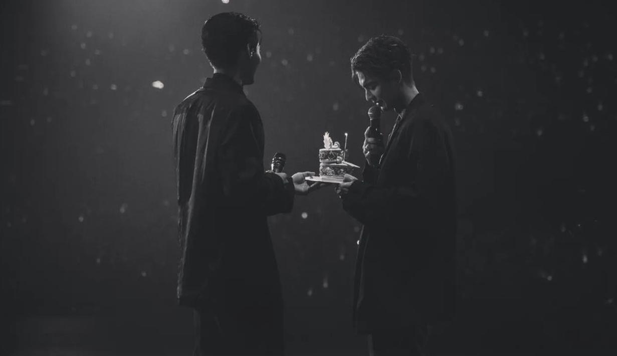 Ulang Tahun ke-25, Ini Potret Bright Vachirawit di Konsernya Bareng Win ...