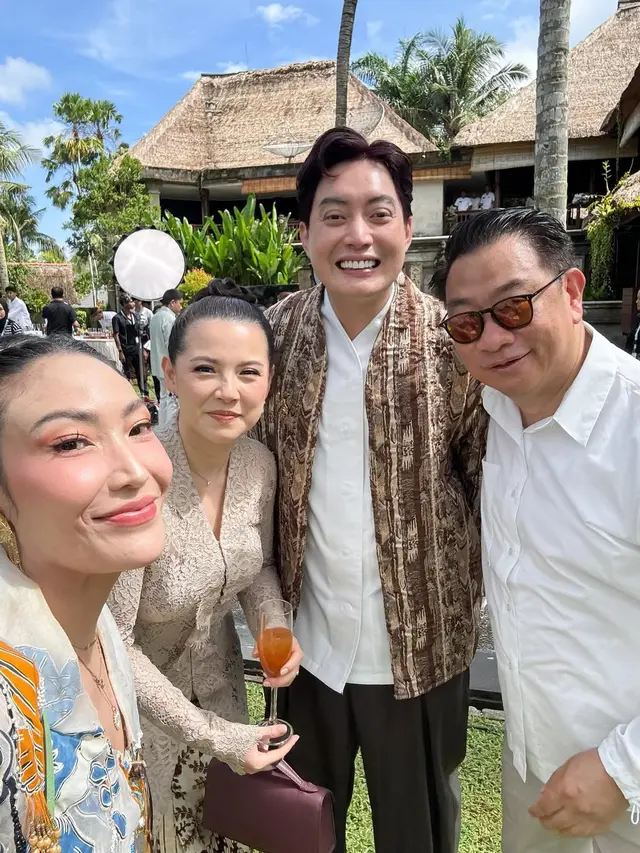 7 Potret Artis di Siraman Luna Maya dan Maxime Bouttier, 'Geng Menteri ...