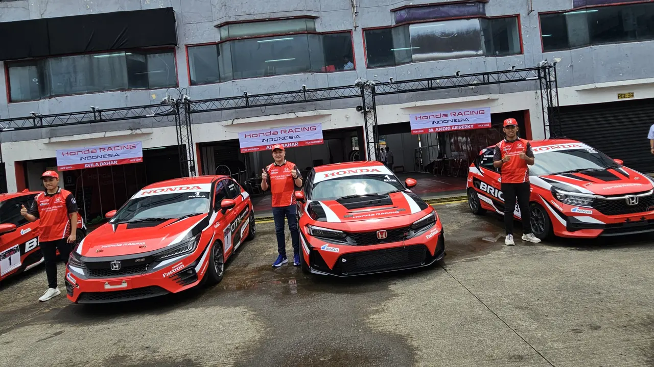 Honda Racing Kenalkan Civic Type R dan Brio Sebagai Mobil Balap Baru ...
