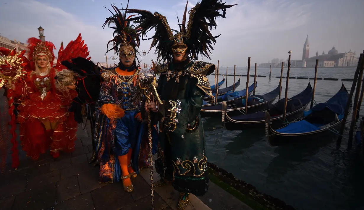 FOTO: Ragam Kostum dan Topeng Unik di Karnaval Venesia - Foto Liputan6.com
