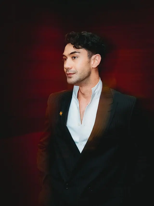 Reza Rahadian Turun Gunung ke Gedung DPR untuk Orasi, Sebut Putusan MK ...