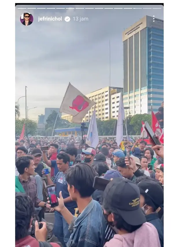 8 Potret Jefri Nichol Ikut Aksi Demo Tolak Uu Cipta Kerja Di Dpr Jadi