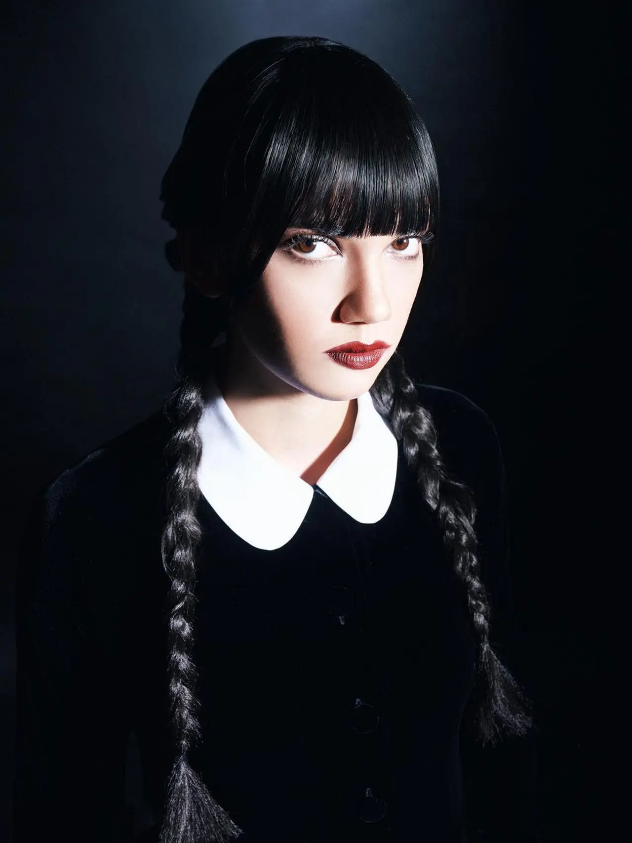 6 Gaya Haico Van Der Veken Photoshoot Ala Wednesday Addams, Penampilan ...