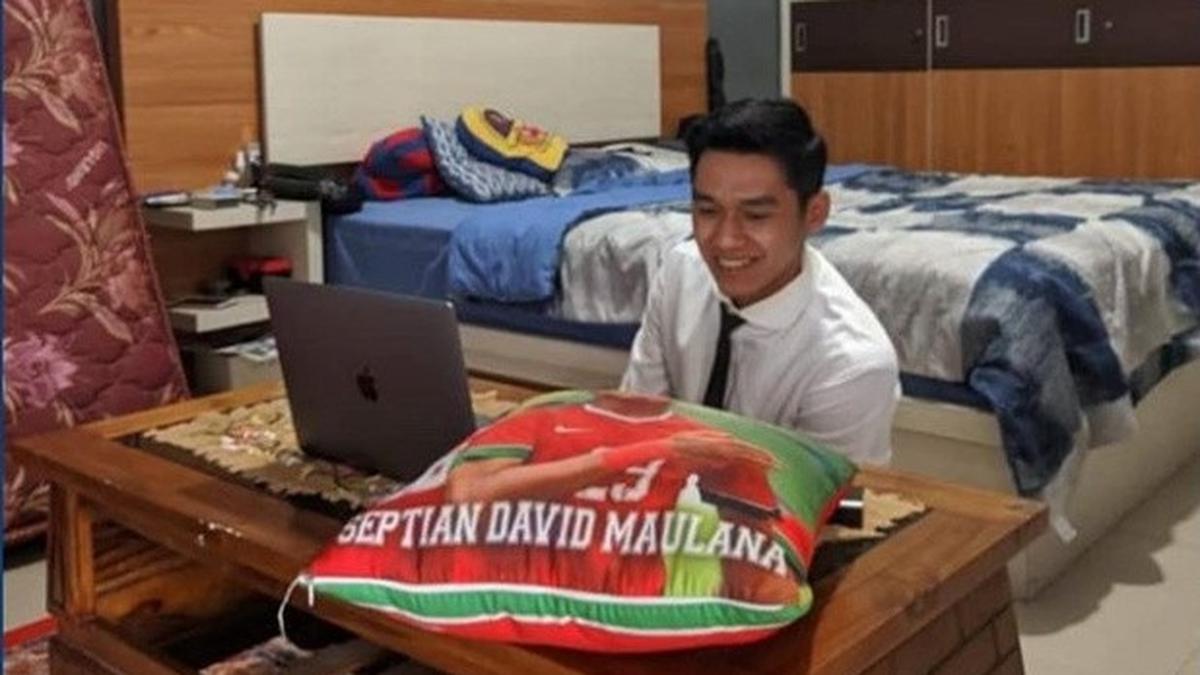 Cerita Septian David Maulana Menjalani Ujian Skripsi, 1 Jam Merasa Deg-degan - Indonesia Bola.com