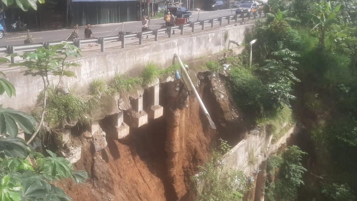 Perbaikan Longsor di Jalan Bogor-Sukabumi, Kemen PUPR Tunggu Hasil Kajian