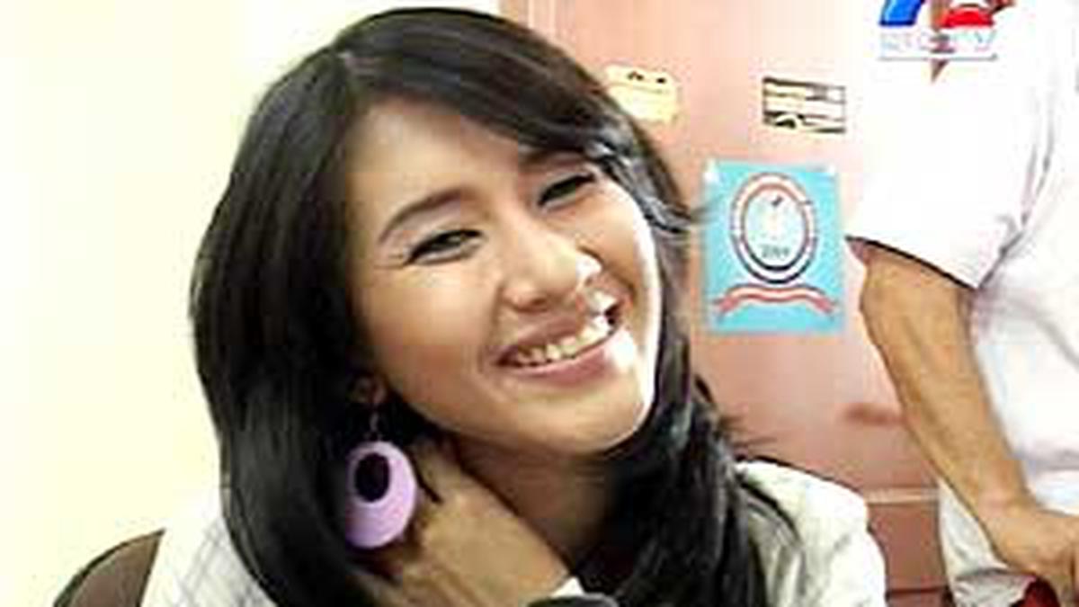 Cut Memey Menikahkan Puluhan Pemulung - ShowBiz Liputan6.com