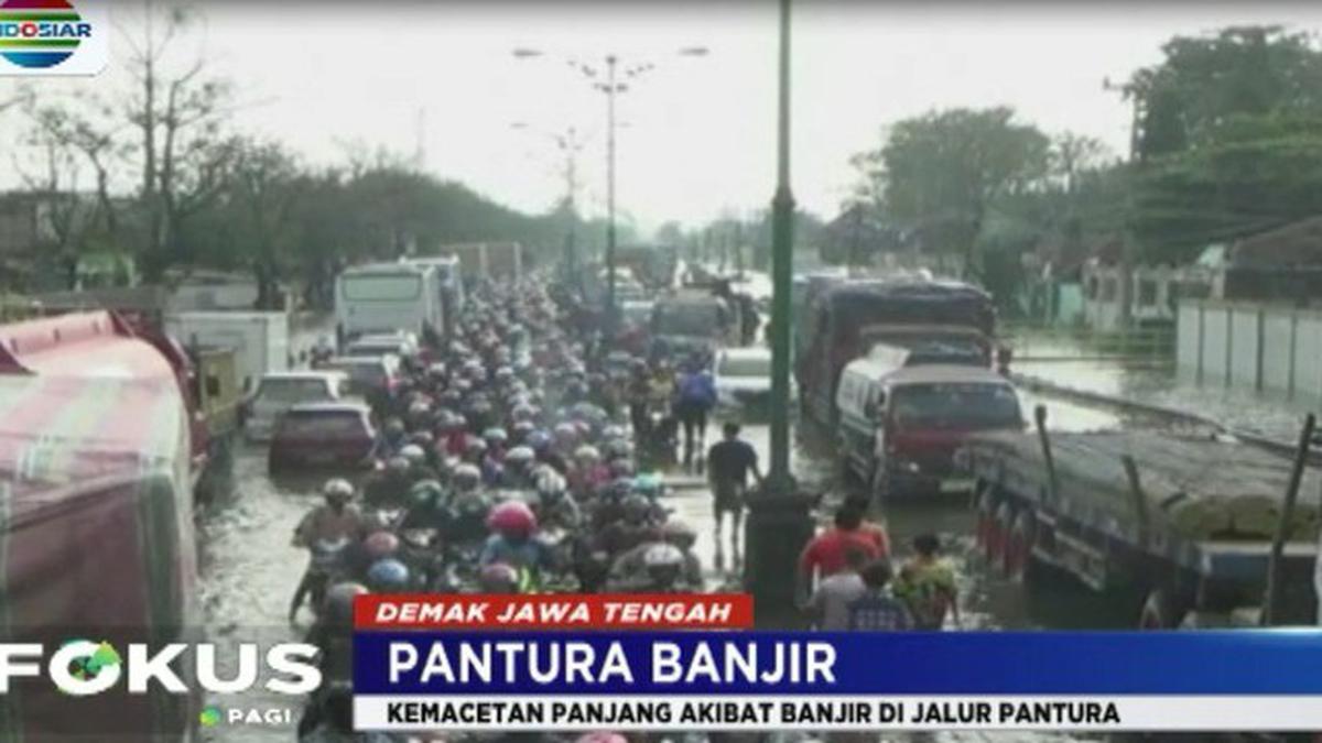 Banjir Lumpuhkan Jalur Pantura Demak - News Liputan6.com