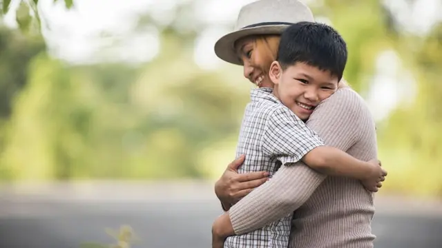 7 Sikap Orangtua agar Anak Selalu Merasa Dikasihi dan Disayangi - Parenting Fimela.com