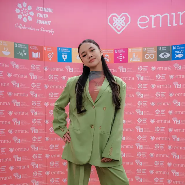 Neona Jadi Speaker di Istanbul Youth Summit 2024, Tetap Percaya Diri ...