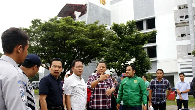 Wakil Wali Kota Surabaya Wisnu Sakti Buana Jalani Tes Swab COVID-19 ...