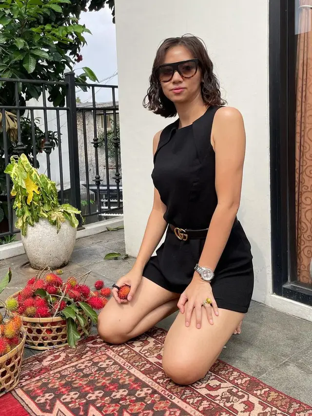 7 Gaya Funky Reny Setiawati, Istri Bimbim Slank yang Hampir Menginjak 40 Tahun - Entertainment ...