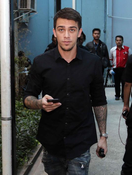 Ditanya Narkoba, Ini Reaksi Sean Azad - Photo Fimela.com