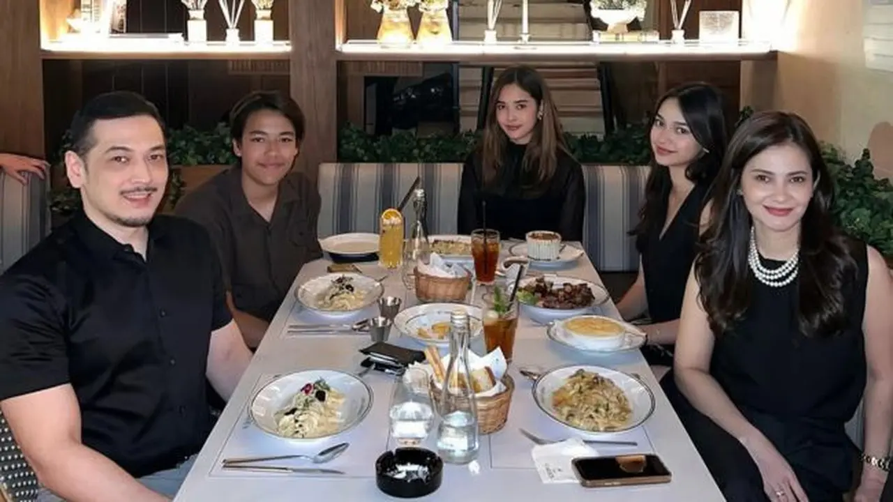 6 Potret Dinner Keluarga Cut Tari dan Richard Kevin Rayakan Ultah Anak, Elegan Penuh Kehangatan ...