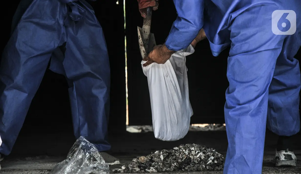 FOTO: Proses Kremasi Jenazah Pasien Covid-19 di Krematorium Cilincing ...