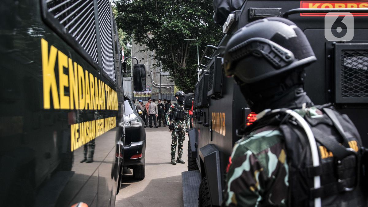 Jelang Sidang Vonis Ferdy Sambo Cs, Tim Gegana Brimob Polri Disiagakan di PN Jaksel - News ...