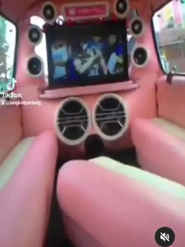 Kumpulan Potret Angkot Mewah yang Bikin Penumpang Serasa Sultan ...