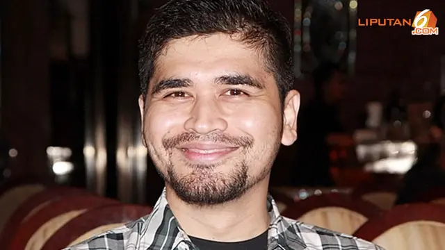 Rizky Hanggono Brewokan, Istri Geli Saat Ciuman - ShowBiz Liputan6.com