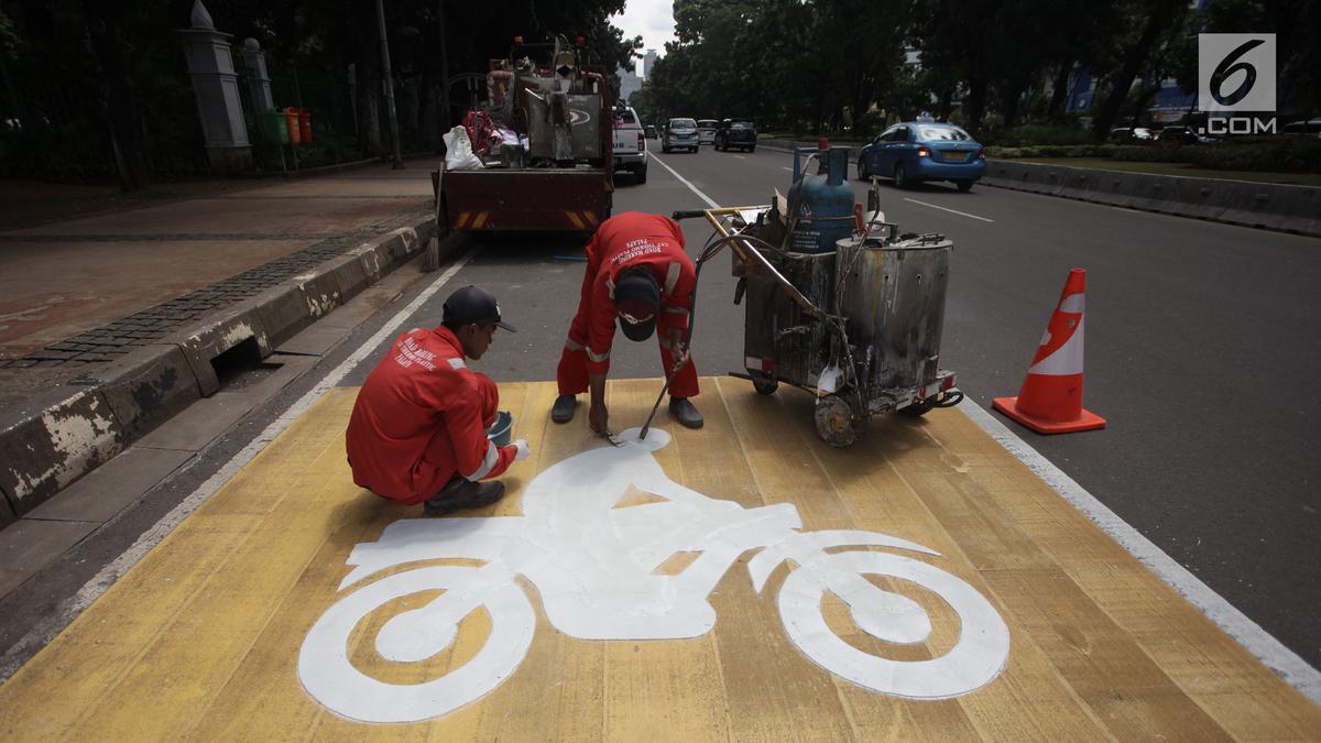 FOTO: Agar Tertib, Jalur Kuning Khusus Motor Segera Diberlakukan - Foto ...