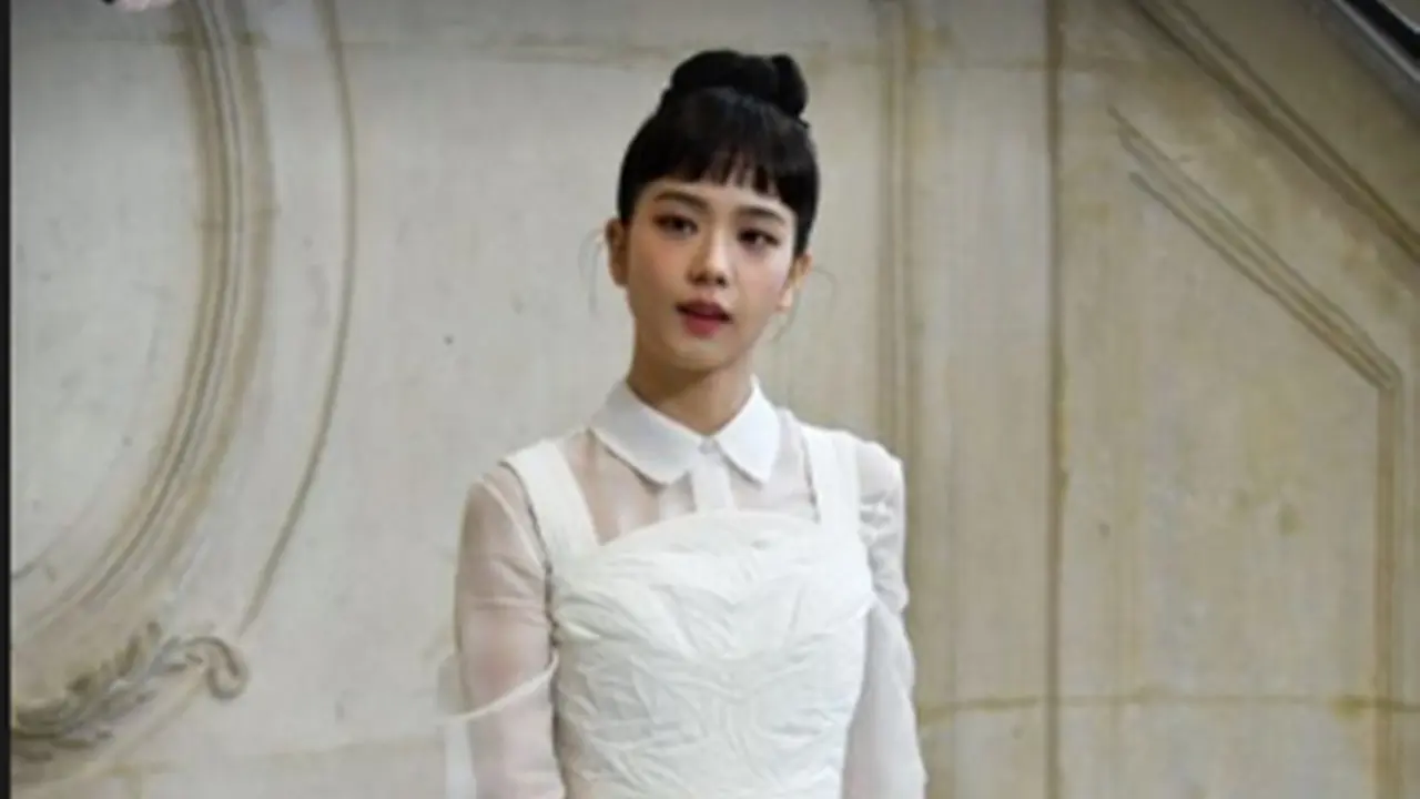 Gaun Dior Rp79 Juta yang Dipakai Jisoo BLACKPINK di Sampul Vogue ...