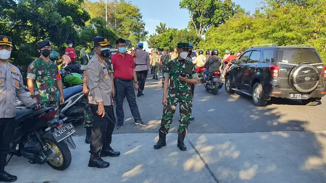 Aparat Gabungan Periksa Warga Depok yang Akan Masuk Jakarta - News ...