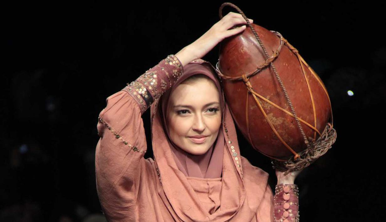 Ida Royani, From West To The East - Photo Fimela.com