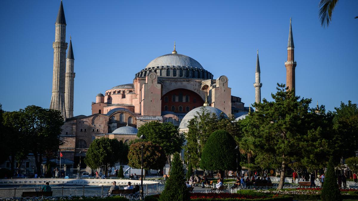 6 Fakta Menarik Hagia Sofia, Masjid di Turki yang Awalnya Dibangun ...