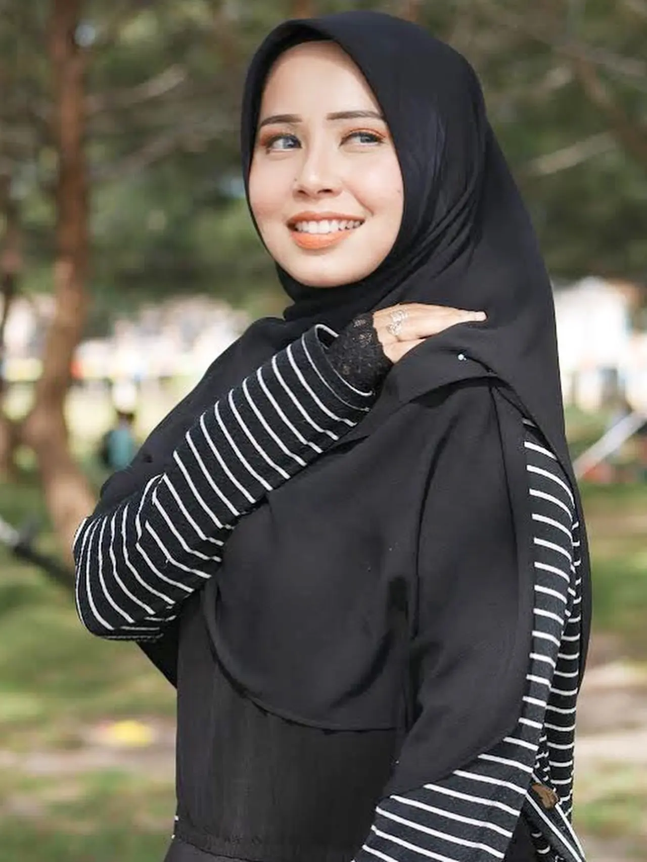 Nyanyikan Lagu Celine Dion, Penyanyi Minang Vanny Vabiola Mulai Dikenal Dunia - ShowBiz Liputan6.com