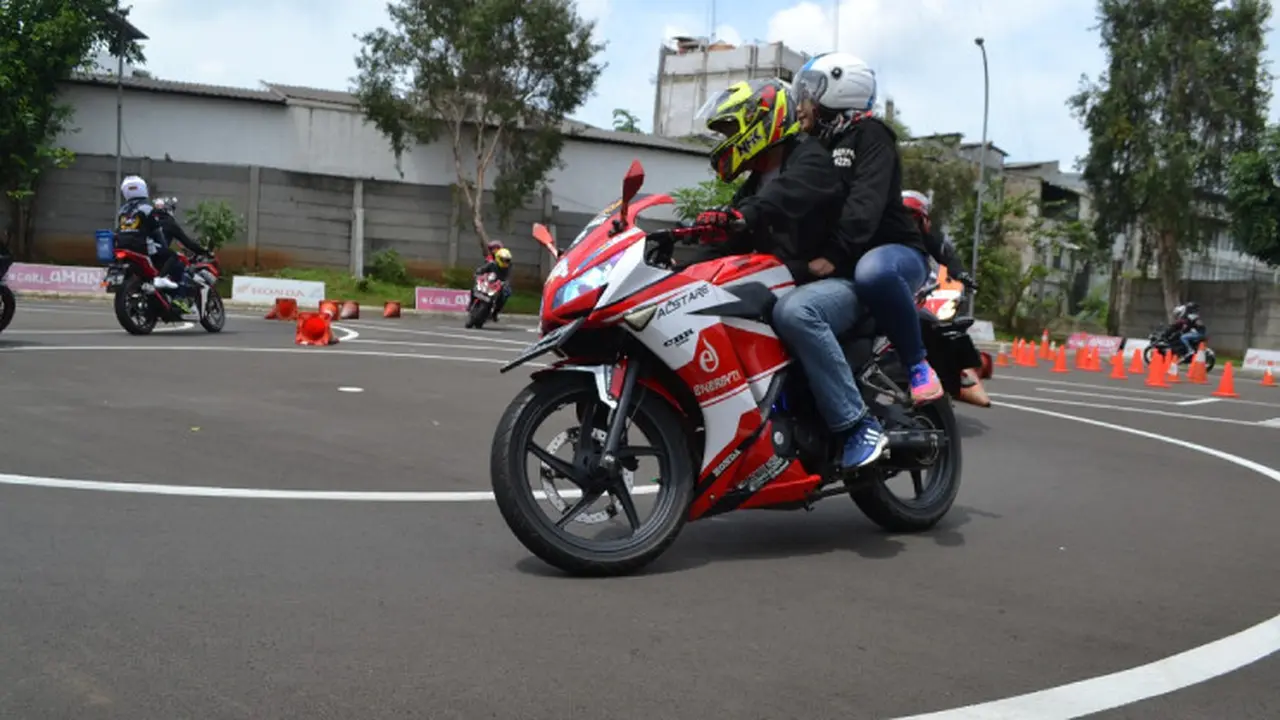 Pentingnya Memahami Safety Riding dalam Berkendara - Otomotif Liputan6.com