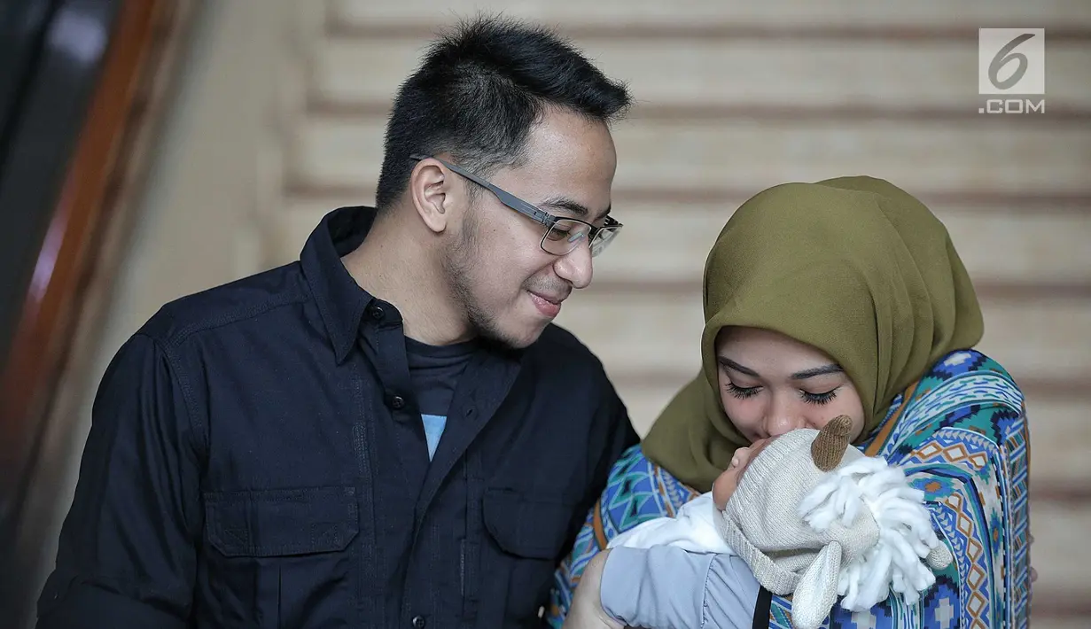 FOTO: Selamat, Artis Poppy Bunga Lahirkan Anak Kedua - Foto Liputan6.com