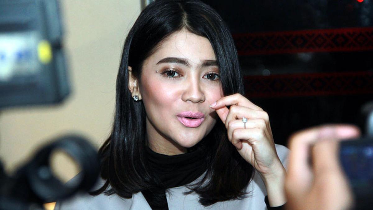 Indah Dewi Pertiwi Cari Suami yang Enak Dipandang Mata - ShowBiz Liputan6.com